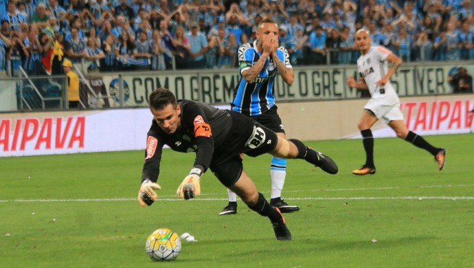 Para a eternidade: penta do Grêmio é tomado de emoção, festa e até "UFC"