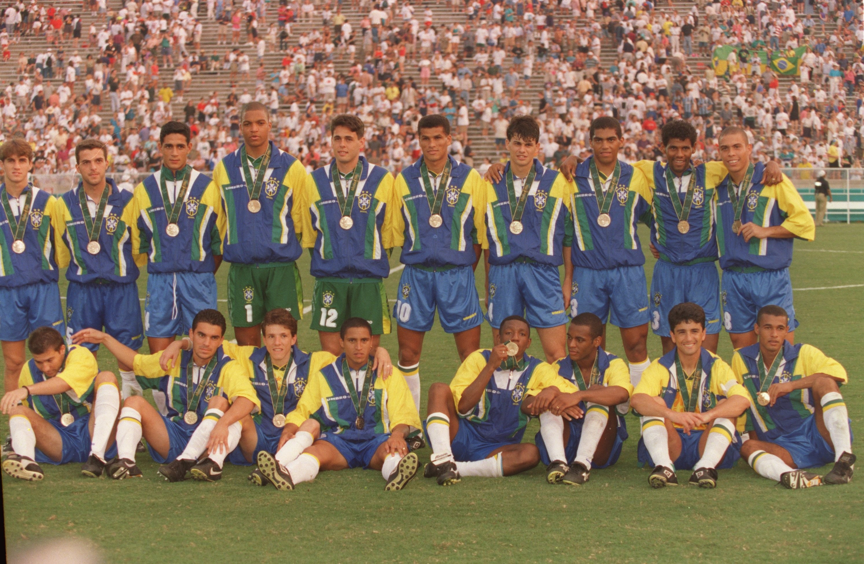 Nos Jogos de Atlanta, em 1996, a seleção de futebol não compareceu à ...