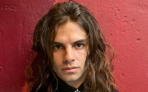 Daniel Blanco entrega charme e beleza em cliques sem camisa - Vogue ...