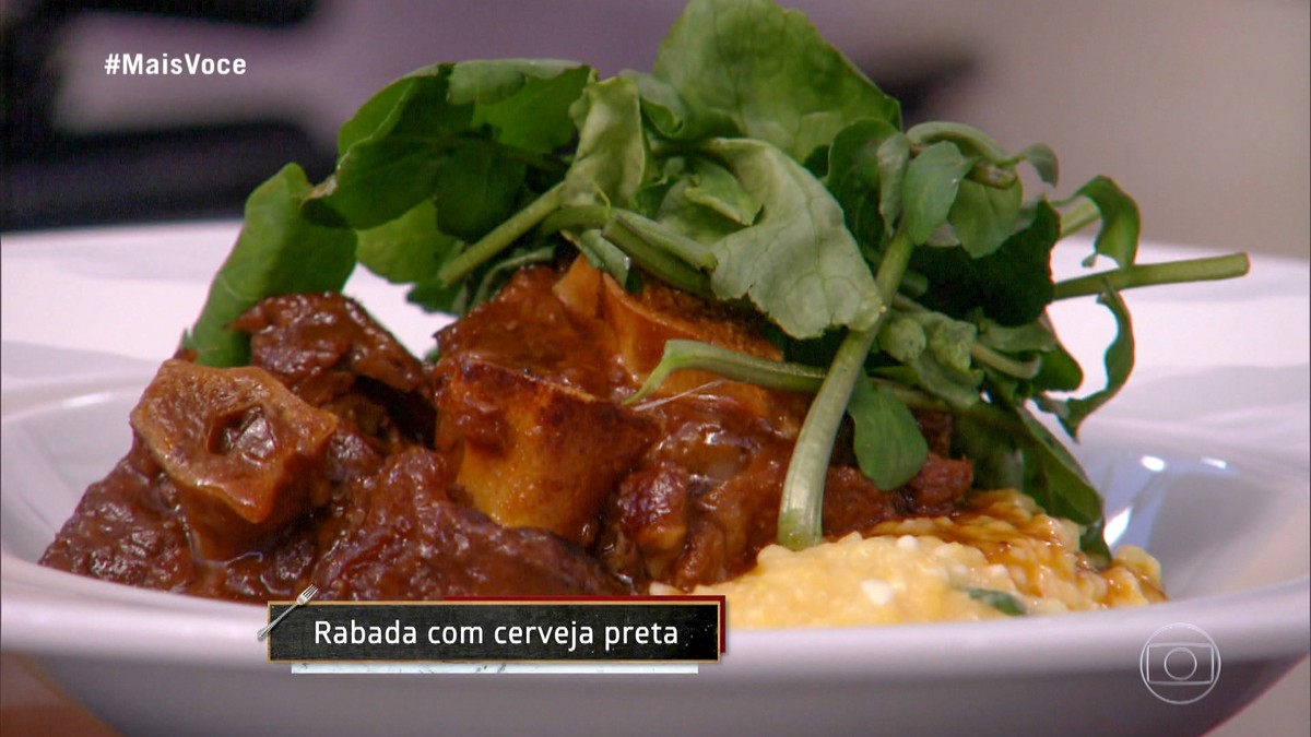 Rabada com cerveja escura e xerém de milho do chef Rodrigo Oliveira ...