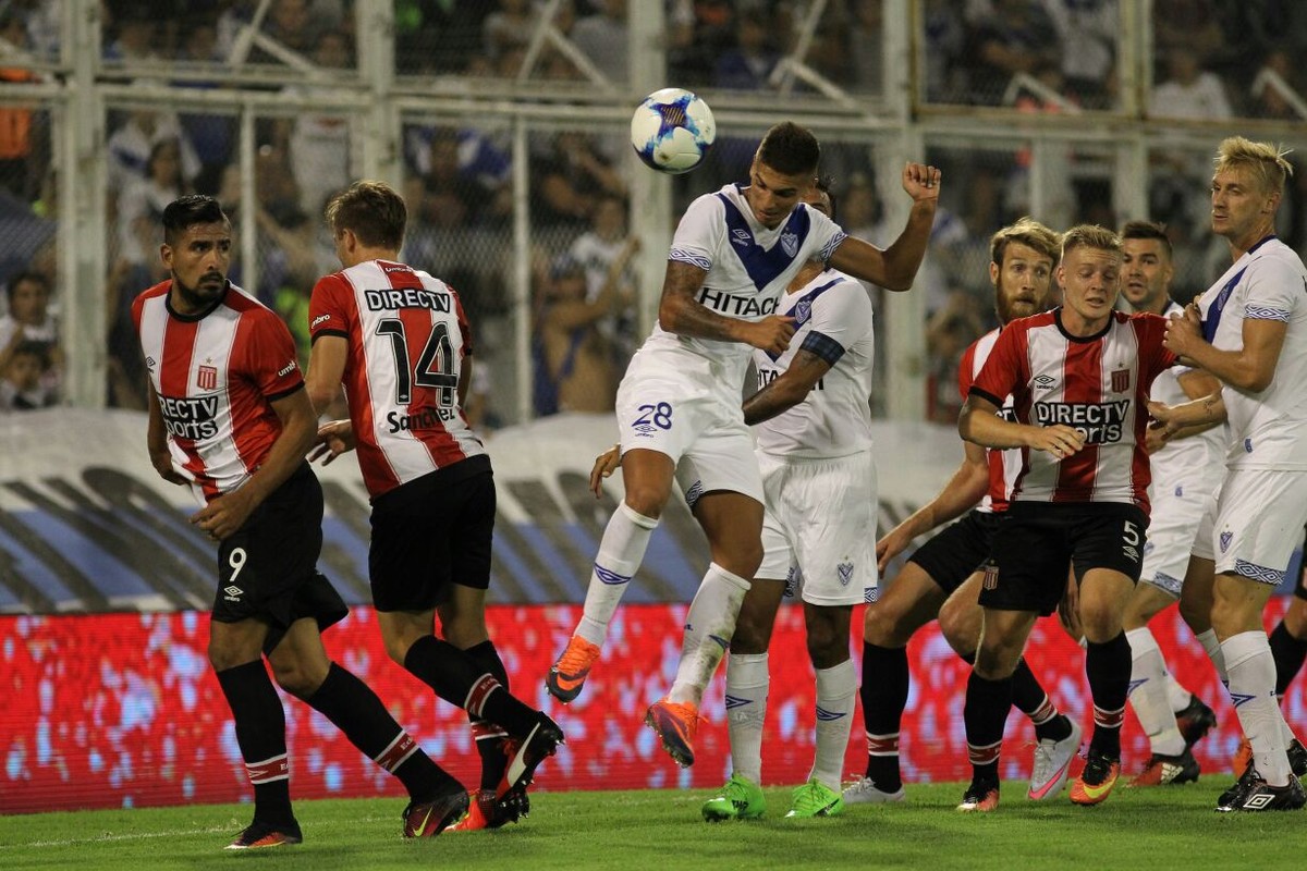 A bola rolou: Vélez vence Estudiantes no reinício do Campeonato ...