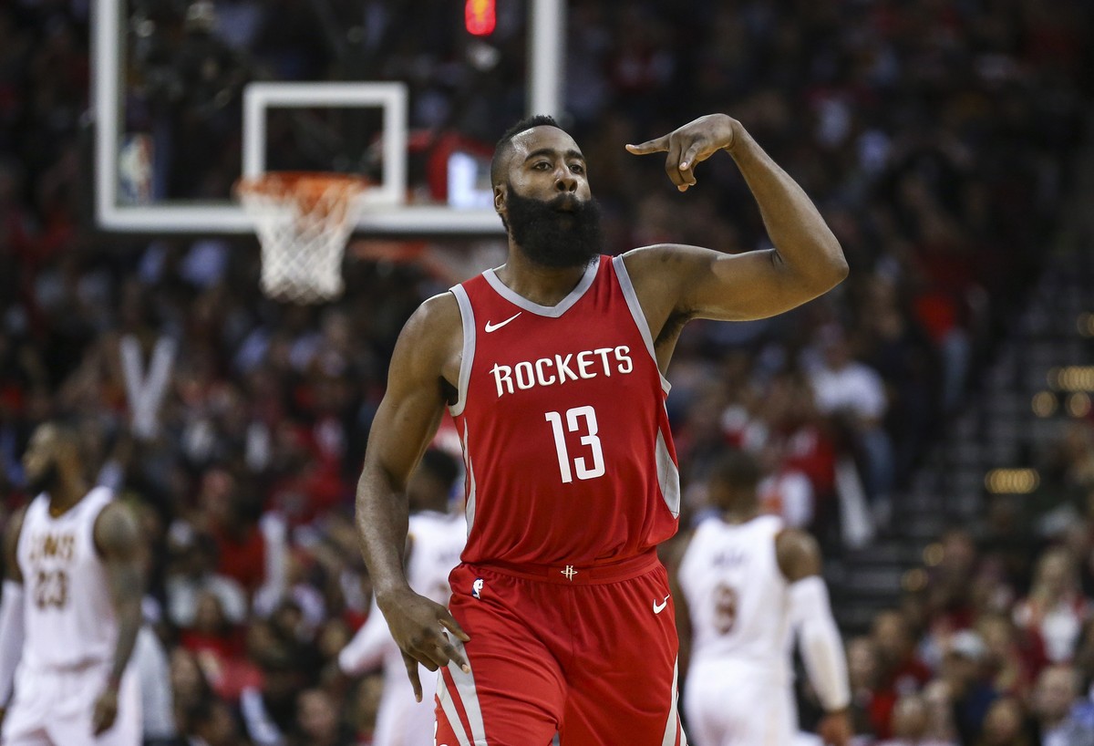 James Harden atinge marca histórica superada apenas por Michael Jordan ...