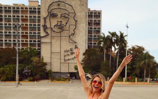 Julia Faria se diverte em Cuba - GQ | Musa