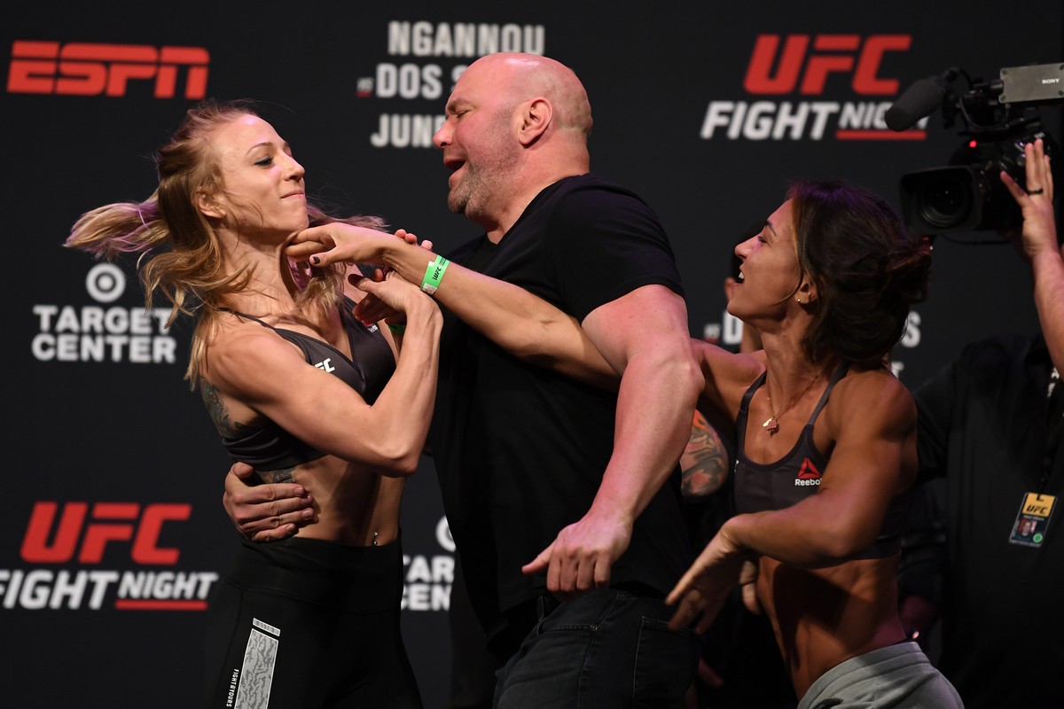 Amanda Ribas e Emily Whitmire se exaltam na pesagem cerimonial, e Dana ...