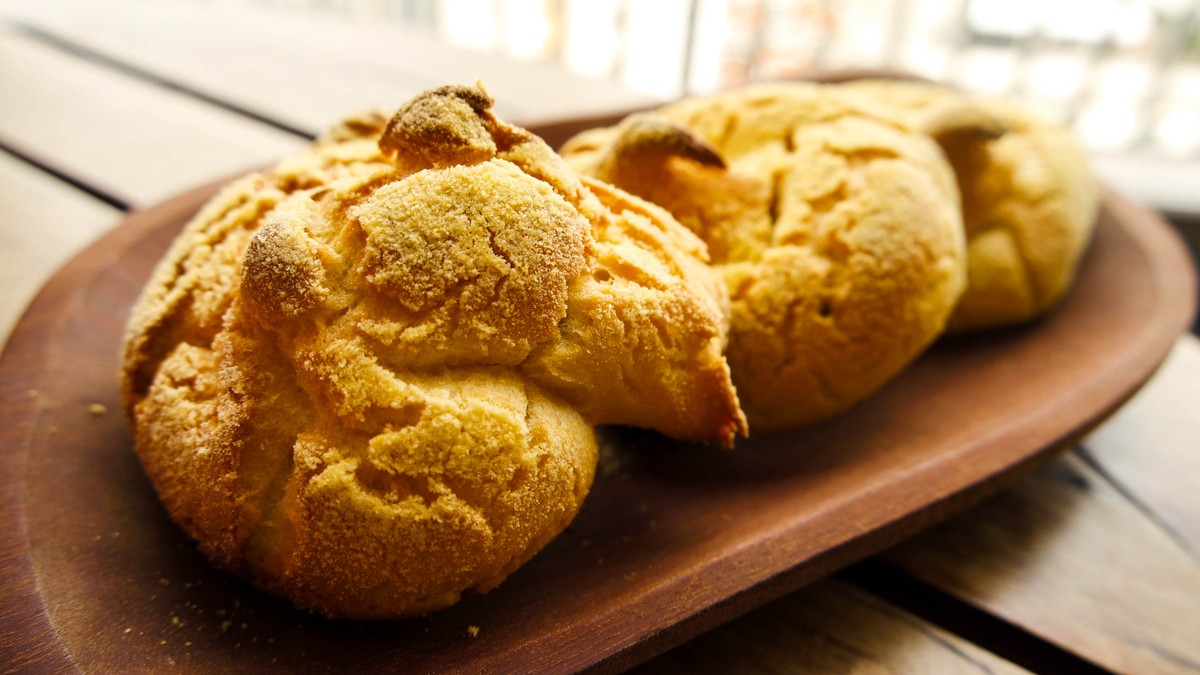 Broa de fubá fofinha por dentro e crocante por fora | Estúdio C | Receitas