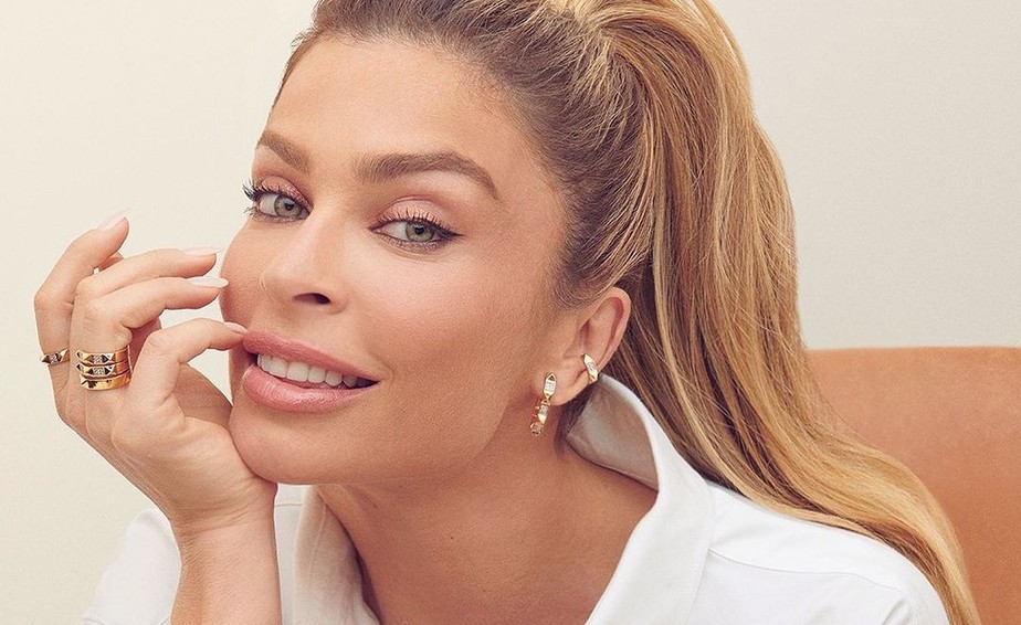 Grazi Massafera pratica yoga em meio à natureza | Celebridades | Vogue