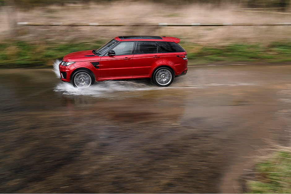 Na pista com o Land Rover Range Rover Sport SVR | Testes | autoesporte