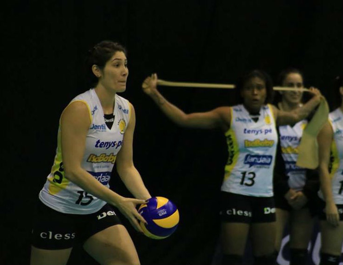 Titular pela primeira vez na temporada, Natasha pede mais atenção no ...