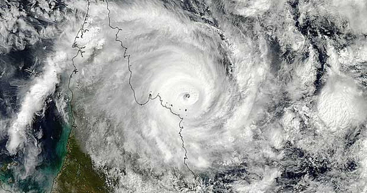 G1 - Potente ciclone 'Ita' alcança a costa leste da Austrália ...