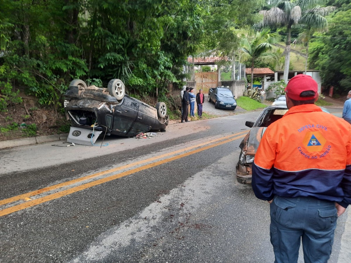 Acidente deixa três feridos na SP-50 em São Bento do Sapucaí | Vale do Paraíba e Região | G1