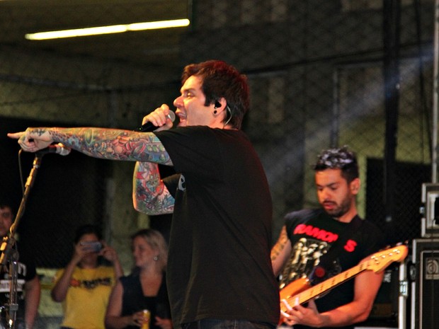 G1 - Strike se apresenta no Guarujá e fala sobre novos trabalhos em ...