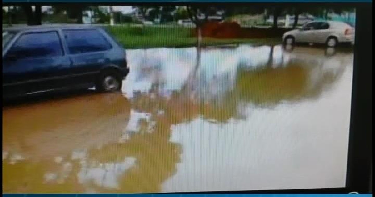 G1 - Morador filma estacionamento do terminal rodoviário alagado em ...