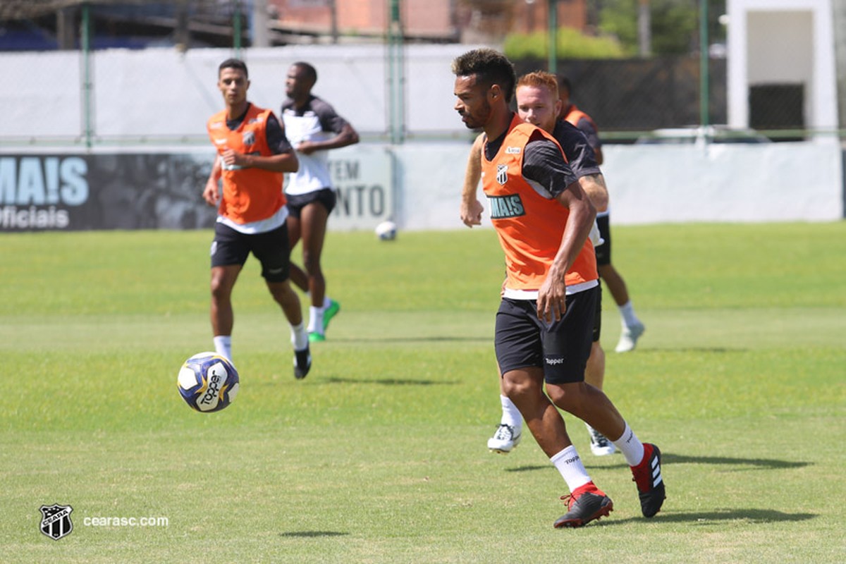 Valdo fala sobre tempo sem jogos na temporada e foca em estreia na Copa ...