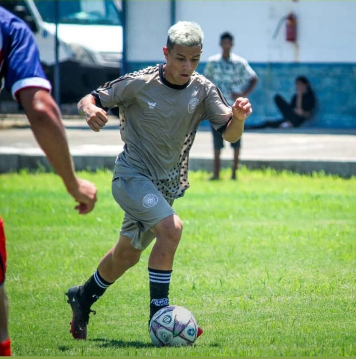 Após gols contra o Flamengo, Maradona marca mais dois, e Monsoon FC ...
