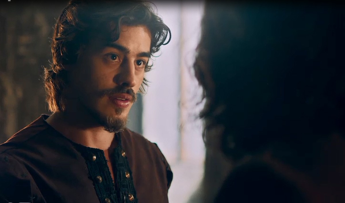 Tiago afirma a Afonso que sabe que Catarina o ama e dispara: 'Você ...