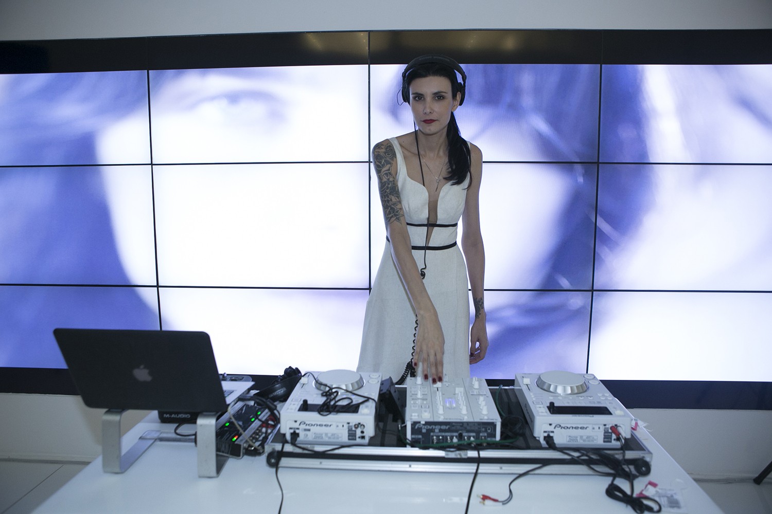 Tufi Duek celebra o Outubro Rosa com exposição de fotos | Lifestyle | Vogue