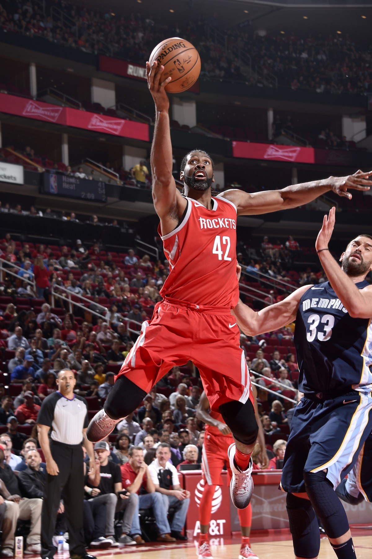 Nenê Hilário, ex-NBA e seleção brasileira, é vacinado nos Estados ...