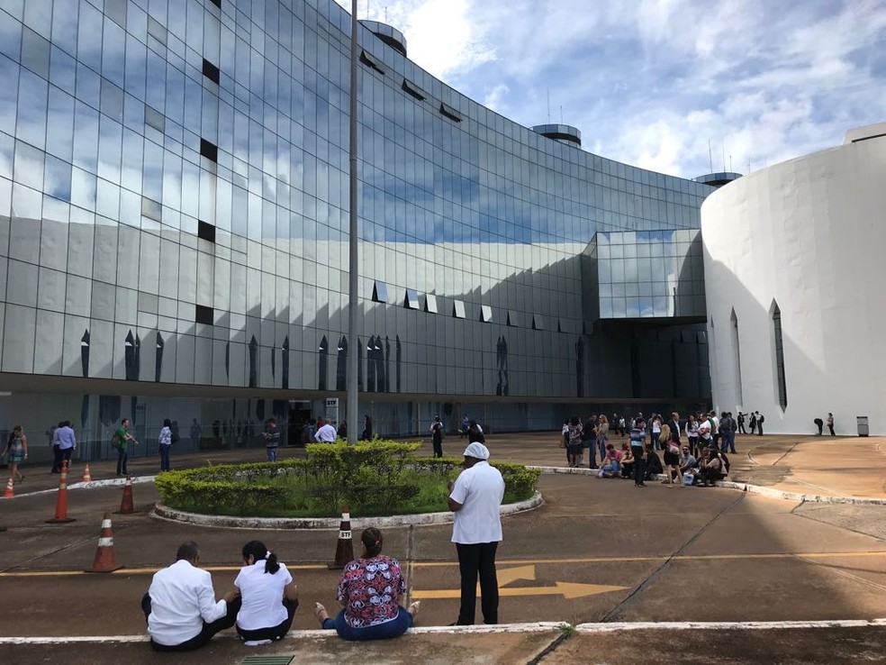 Princípio de incêndio em anexo do STF faz prédio ser esvaziado | Opere ...