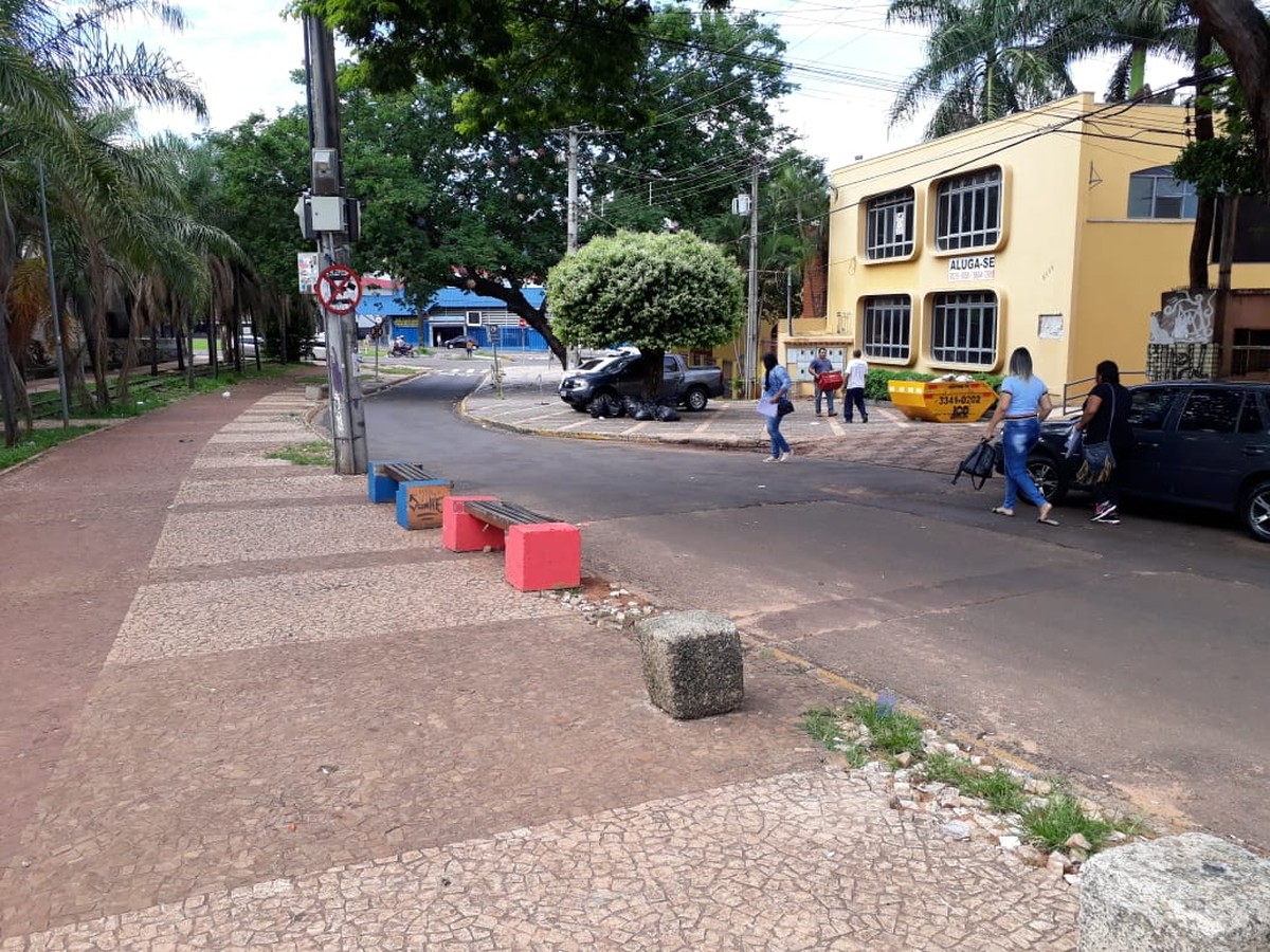 Mulher é Presa Por Dirigir Bêbada E Por Desacato Após Bater Carro Em