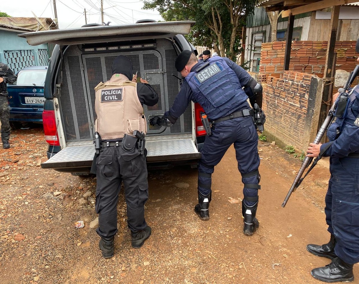 Polícia Prende 5 Suspeitos De Tráfico De Drogas E Cumpre 21 Mandados De