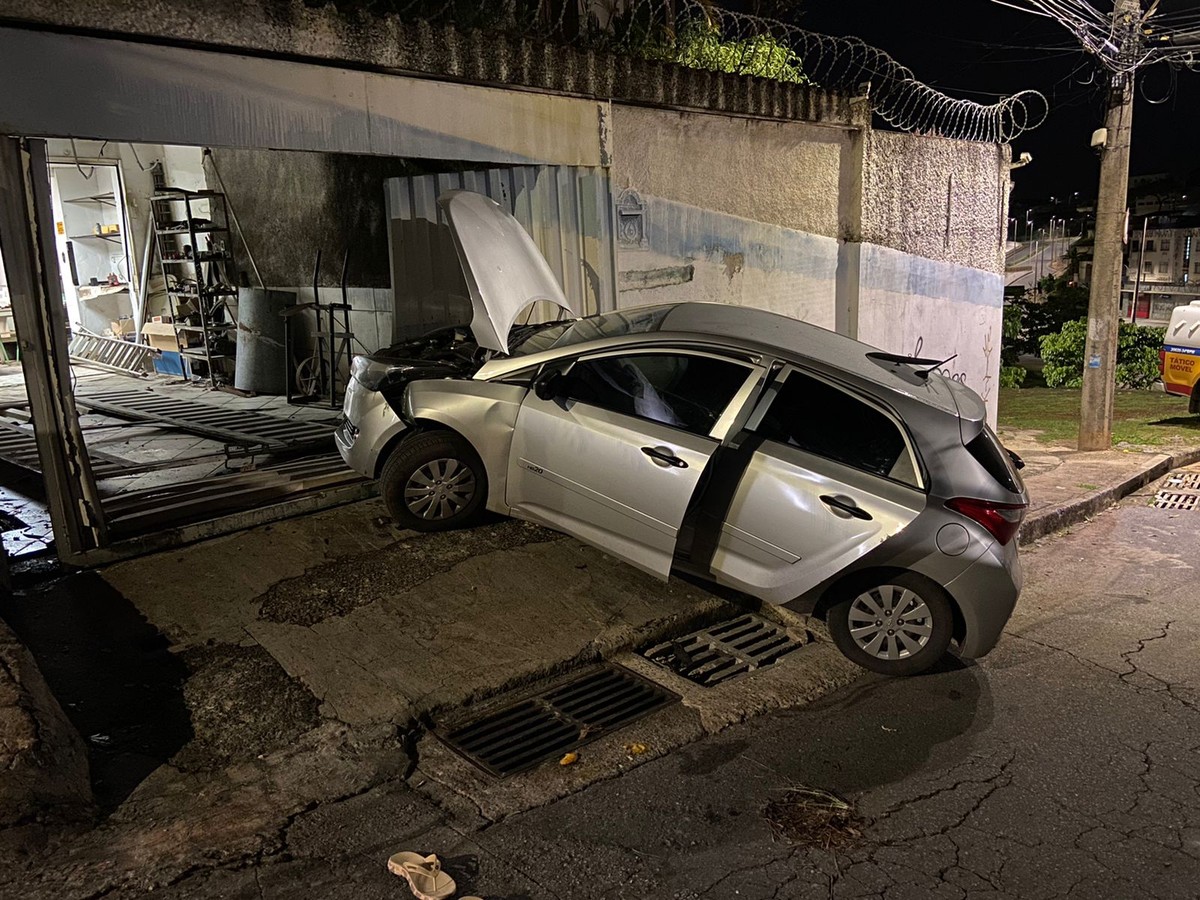 Tentativa De Fuga Termina Em Acidente E Dois Suspeitos De Roubo De