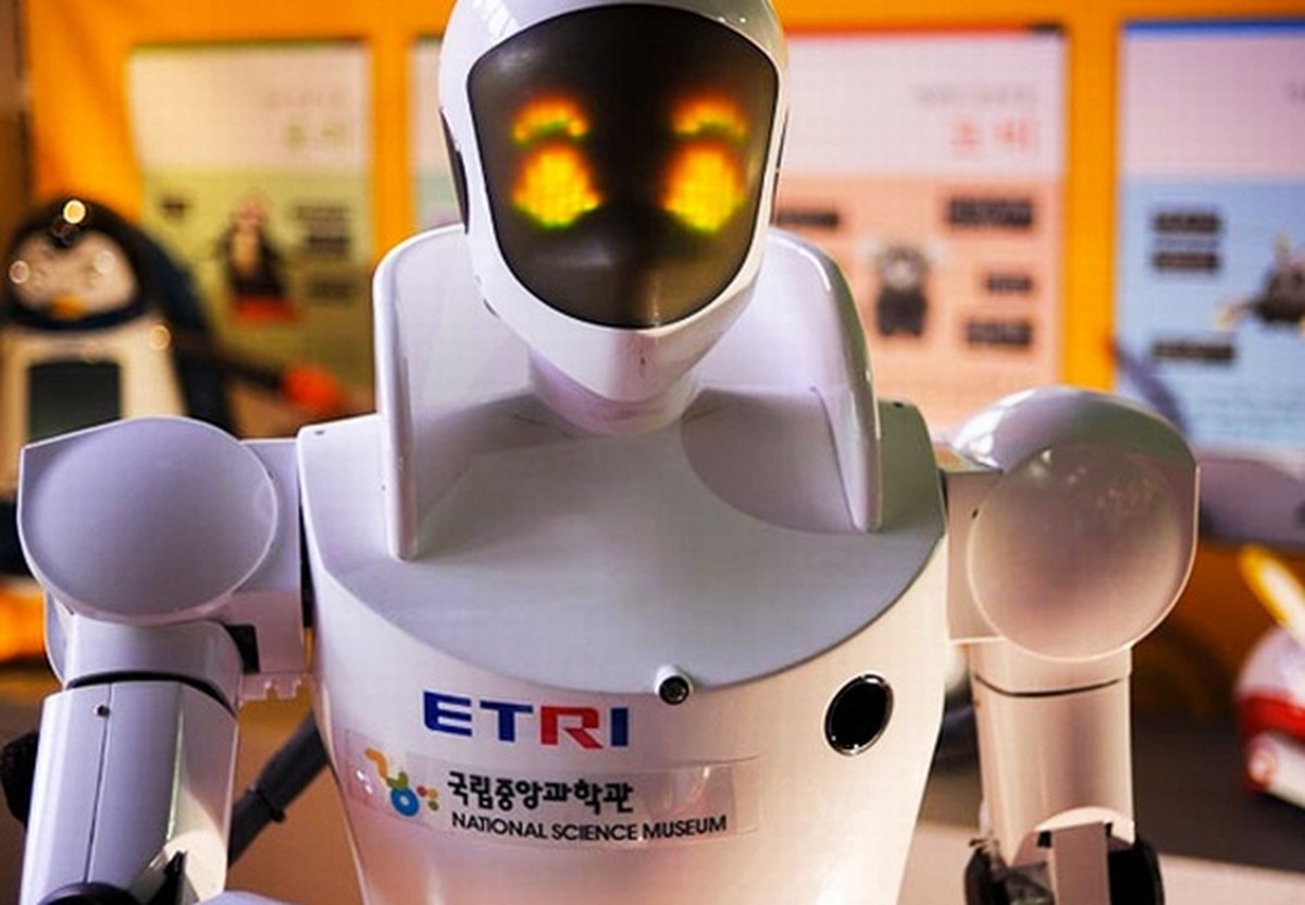 Robô ETRO mostra emoções em seu rosto com tela LED | Notícias | TechTudo