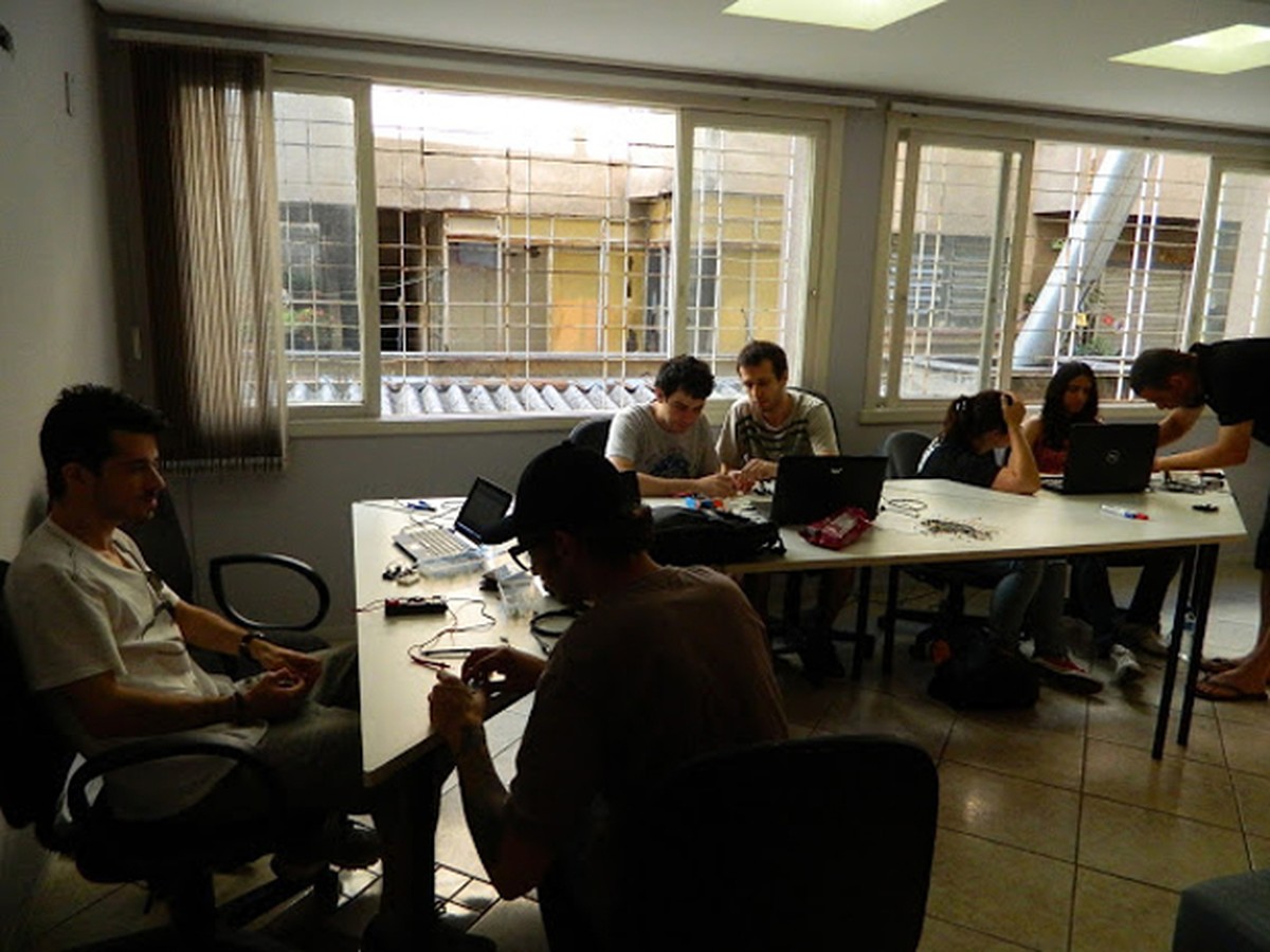 Fisl14: Saiba o que é e como funciona um hackerspace | Notícias | TechTudo