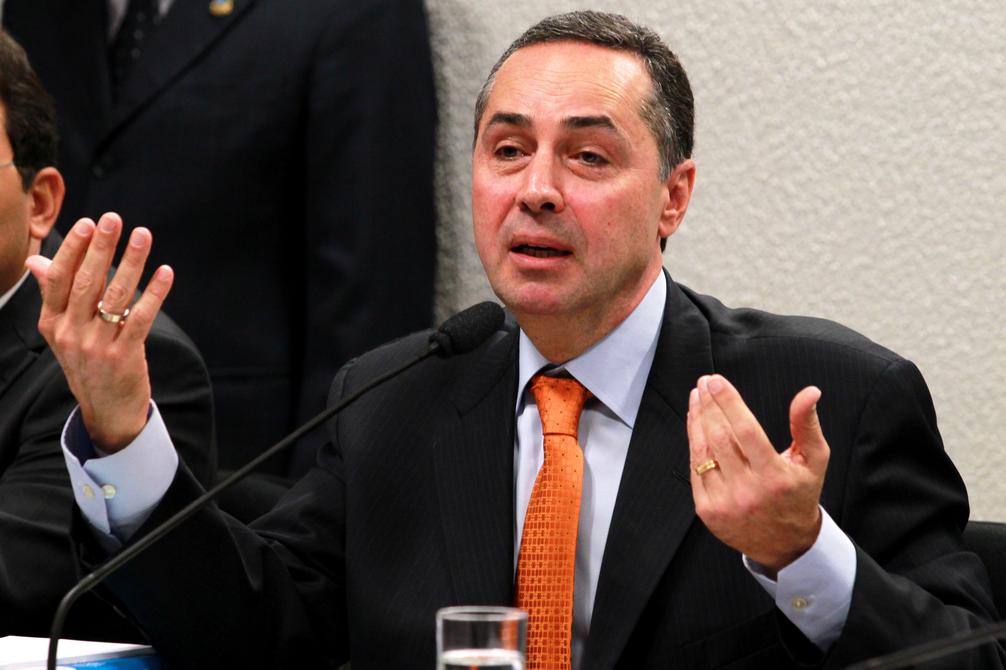 Livro do ministro Luís Roberto Barroso lidera vendas na Amazon ...