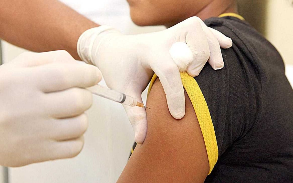 Vacinação contra HPV para meninos de 9 a 14 anos já está disponível em ...