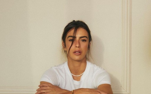 Mari Saad inspira fãs ao exibir aerolook - Vogue | celebridade