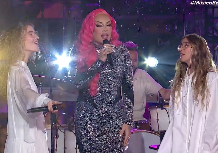 Gloria Groove e Anavitória cantam música famosa de RBD e levam a ...