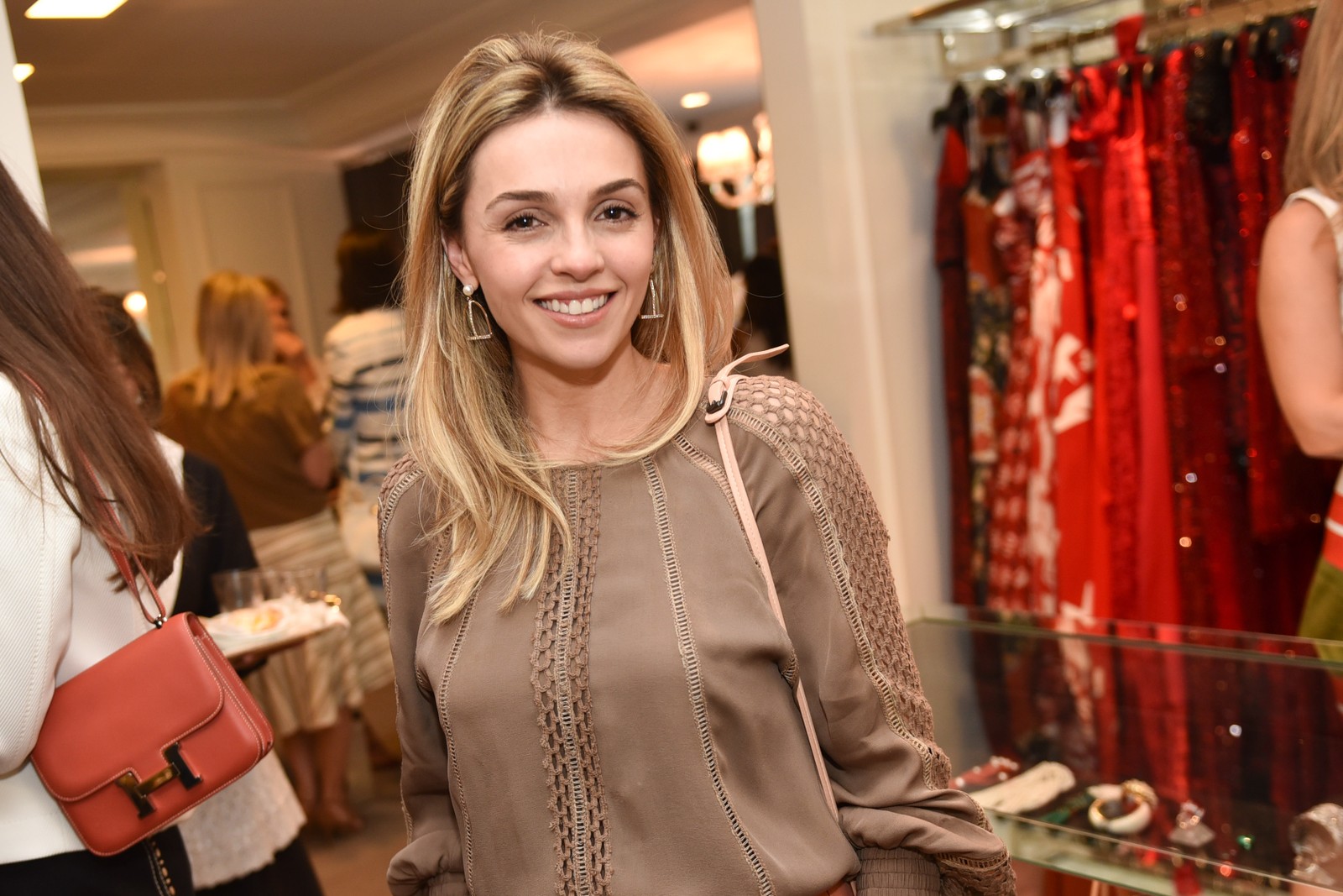 Sandro Barros lança coleção-cápsula em parceria com Shop2gether ...