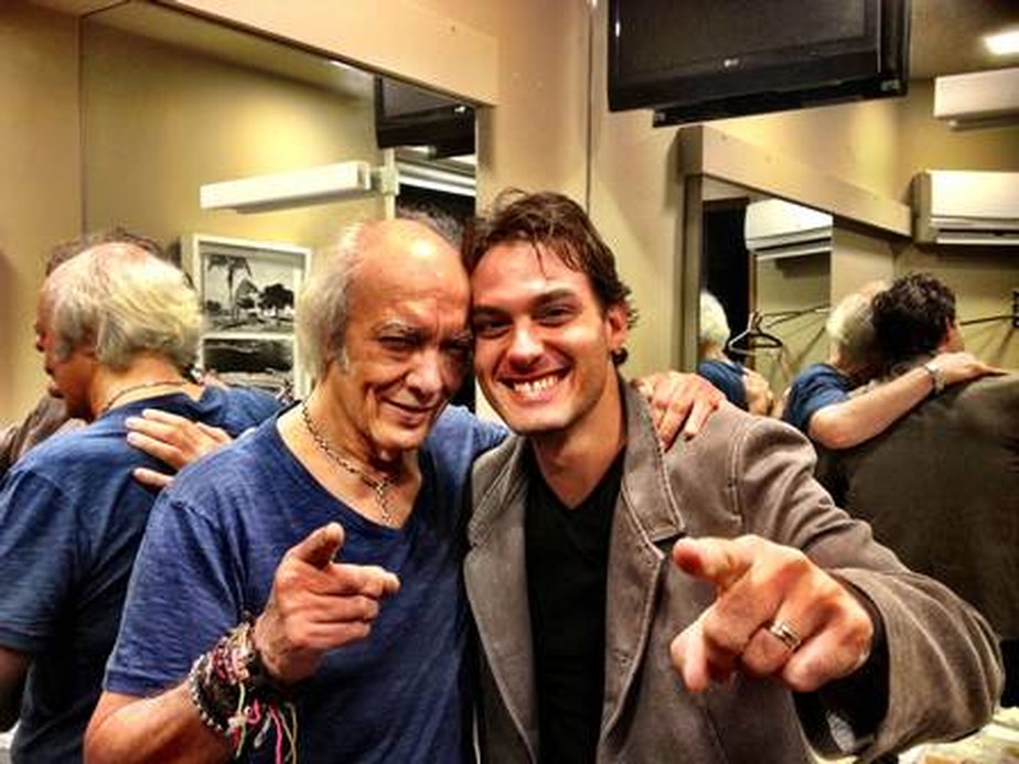 Roberto Carlos contrata filho de Erasmo Carlos