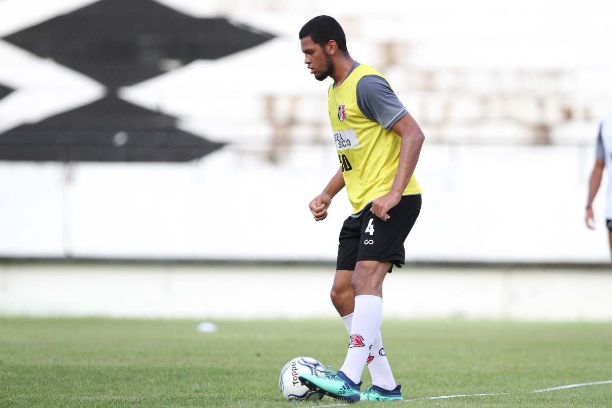 Augusto Silva exalta parceria com Sandoval e concorrência na zaga do ...