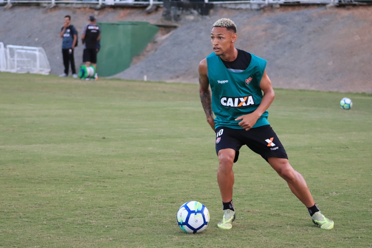 Neilton comenta busca por novo técnico e espera por fim de oscilação do ...