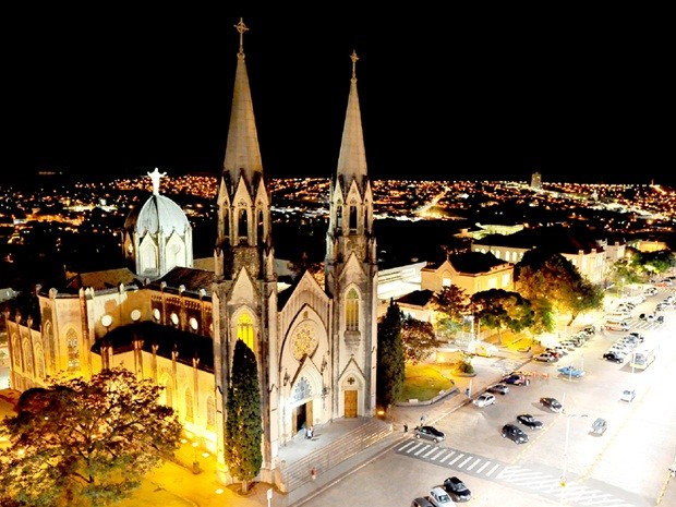 G1 - Fotógrafo de Botucatu lança segunda coleção com imagens da cidade ...