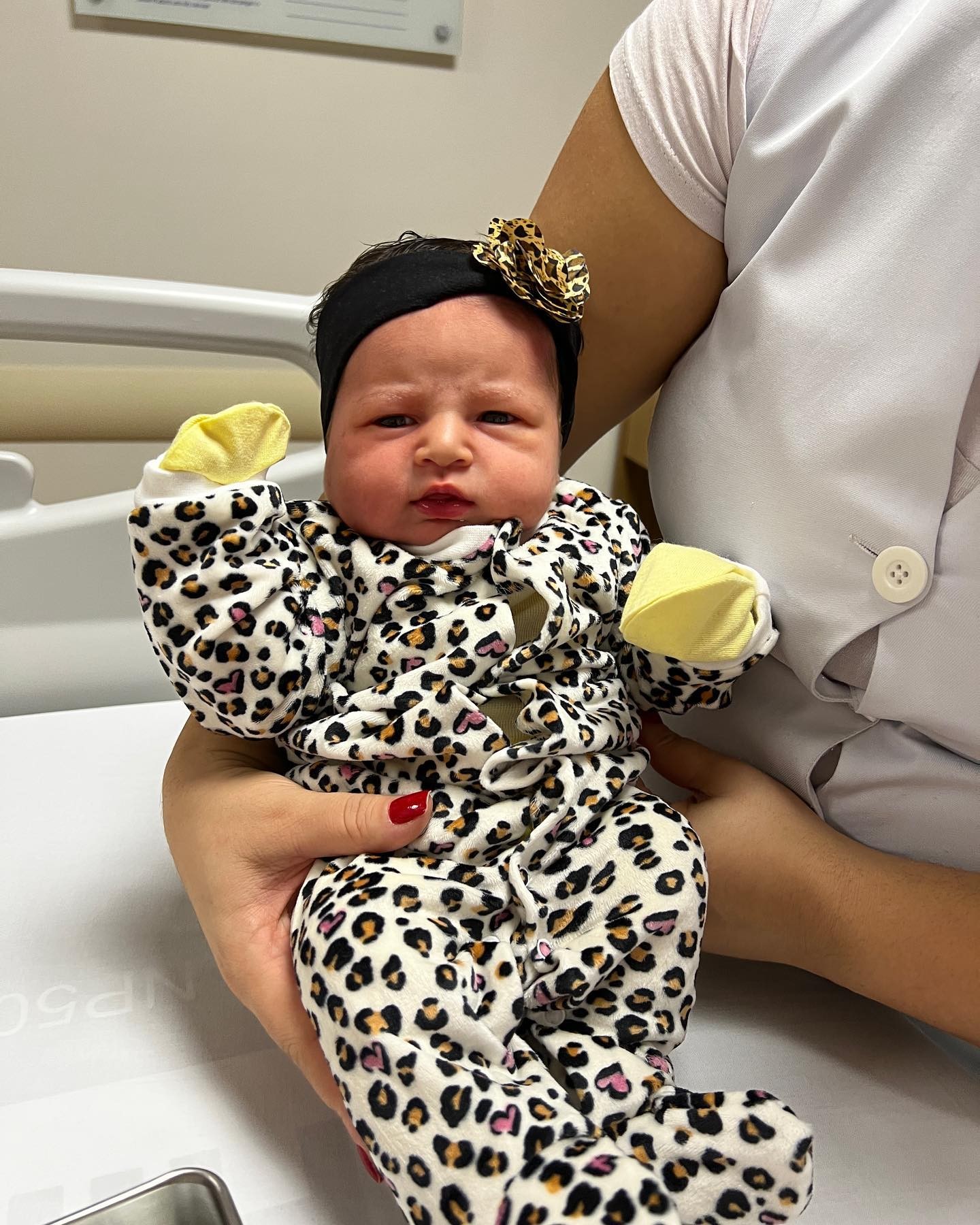 MC Loma encanta ao mostrar primeiro look da filha, Melanie - Revista ...