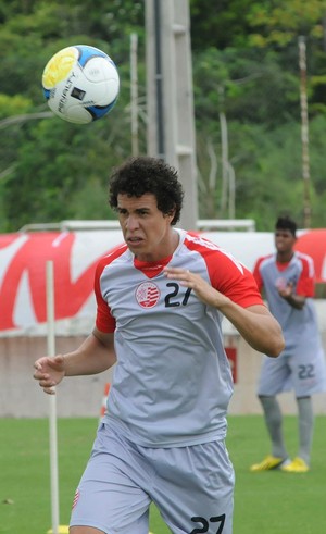 Dupla de Zé Mário, Roberson se firma na armação do Náutico na reta ...