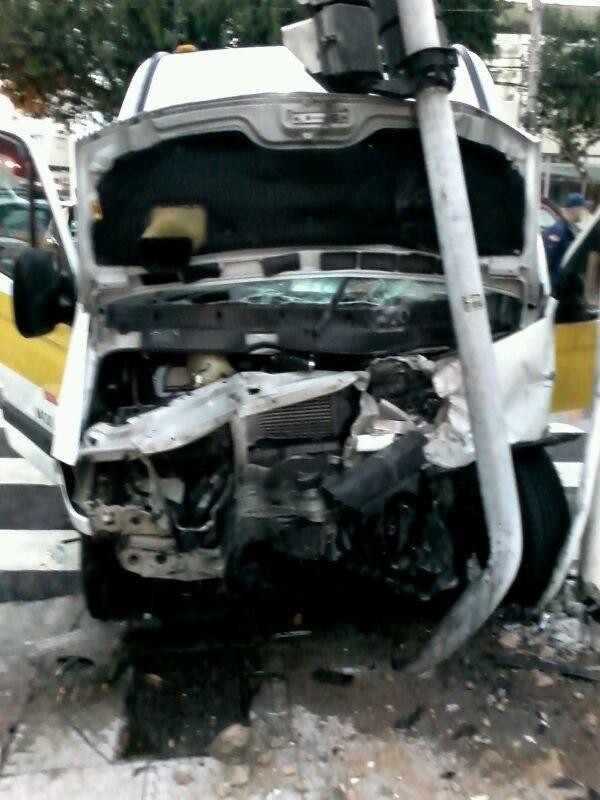 G1 - Acidente com van que levava atletas para o 'Volta à Ilha' deixa ...