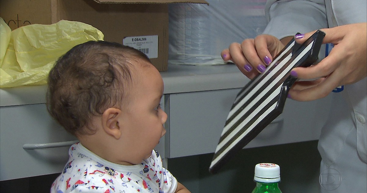 G1 - Mães aprendem a fazer kits para estimular bebês com microcefalia ...