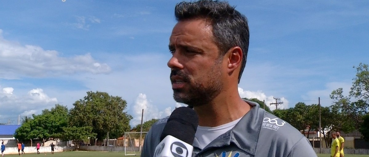 Alexandre Gomes comemora vitória do Palmas e diz que gramado dificultou ...