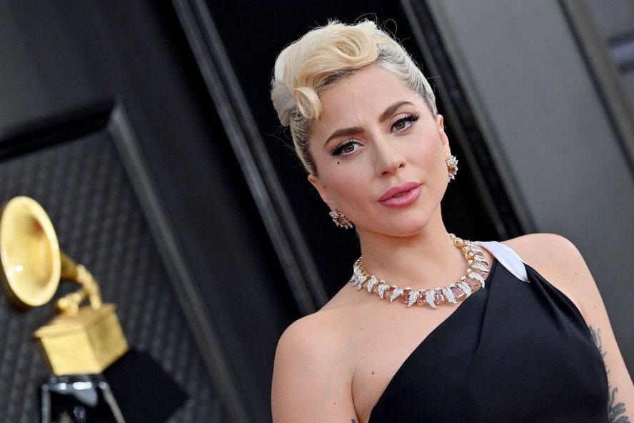 'Quero viver uma vida solitária', revela Lady Gaga em entrevista