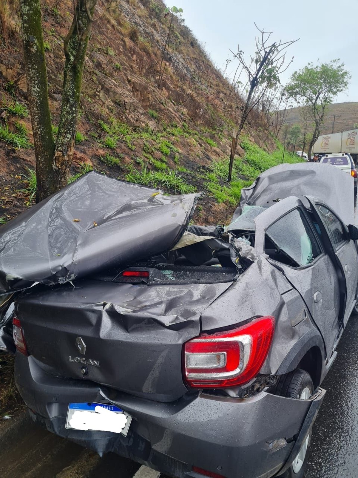 Acidente envolvendo dois carros e caminhão deixa homem morto em Volta Redonda | Sul do Rio e ...