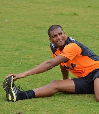 Aprovado por ídolos e “quebra galho”: Maicon Silva é apresentado no Vitória