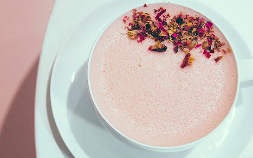 Rose latte: a bebida-tendência da vez - Revista Marie Claire | Beleza