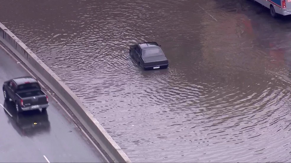 Rio entra em estágio de atenção devido a chuvas fortes | Rio de Janeiro ...