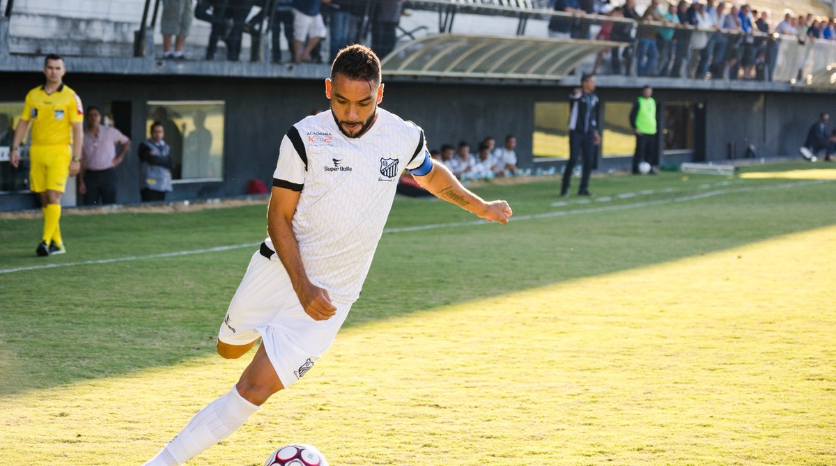 Edson Sitta diz sair do Braga de "cabeça erguida" e se junta a Chorão ...