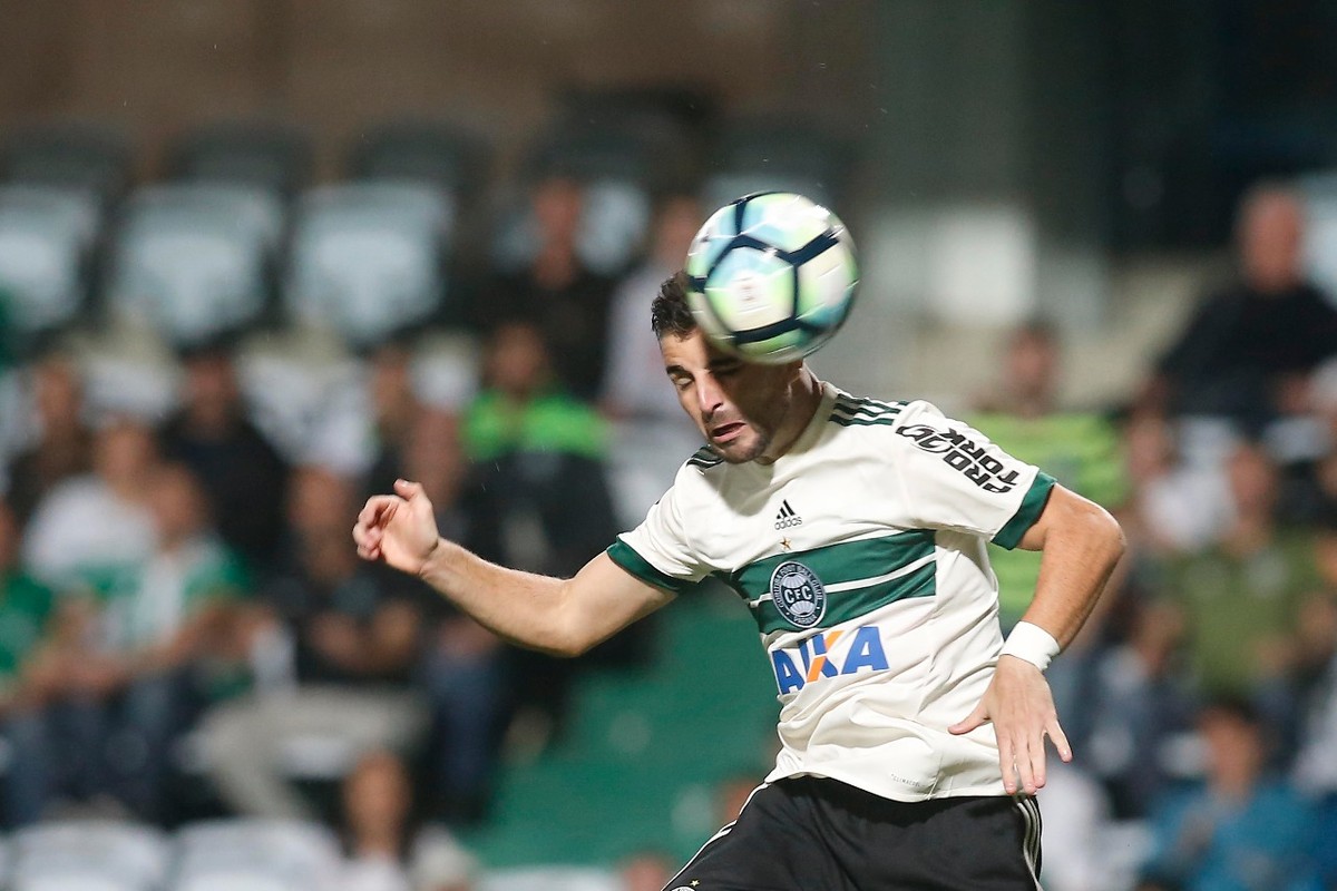 Longuine mira sequência e vê Coxa em nova fase: "Sorte está do nosso ...