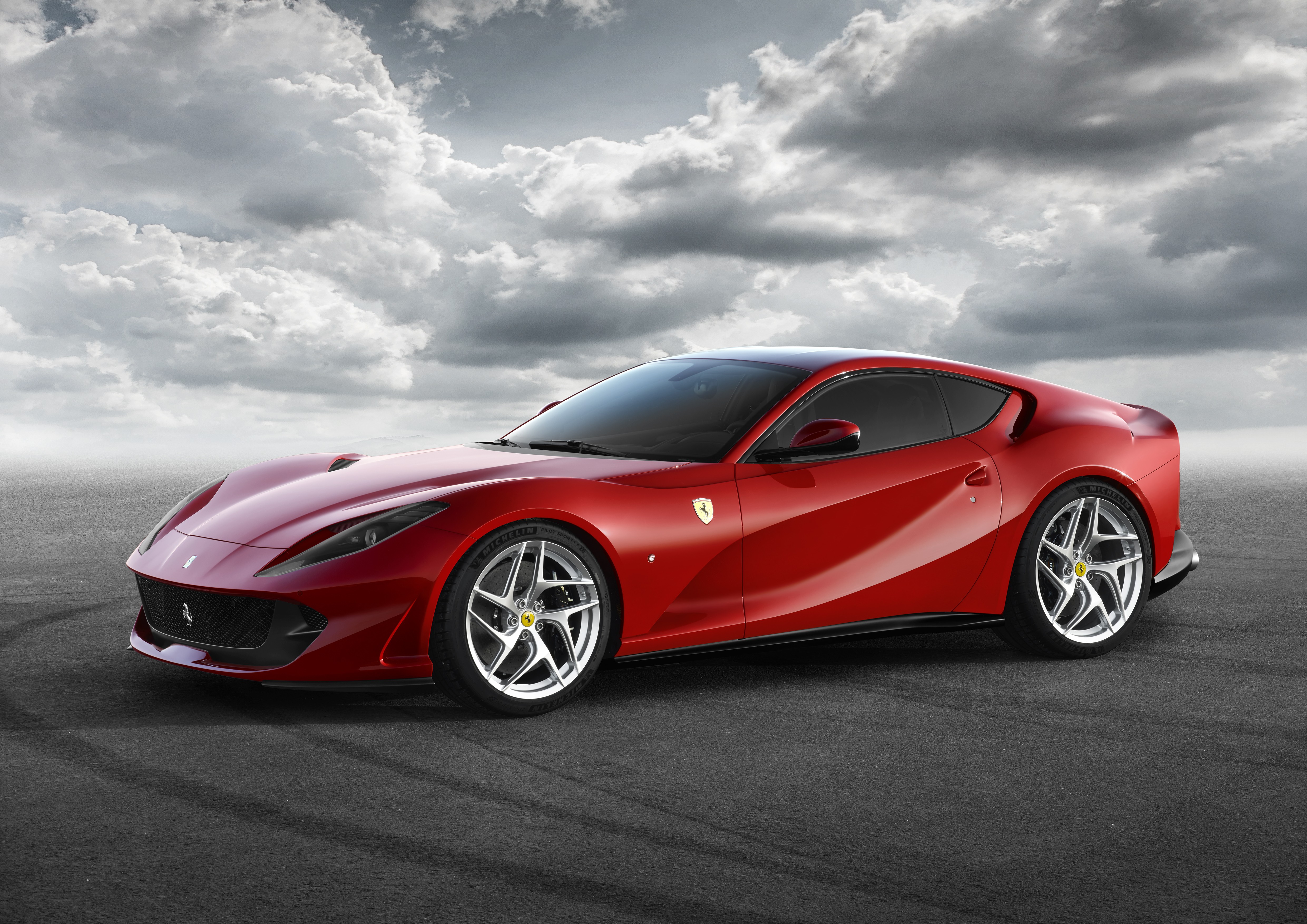 Ferrari se supera com estreia de motor V12 aspirado de 800 cv | Auto ...