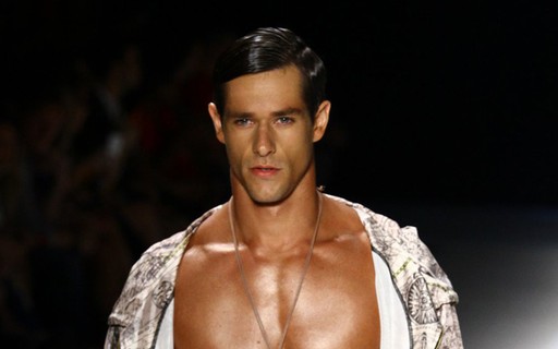 Análise: Victor Dezenk leva textura "vaporosa" ao Fashion Rio - Quem ...